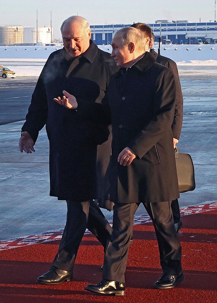 Lukaschenko empfängt Putin in Minsk mit rotem Teppich | Abendzeitung ...