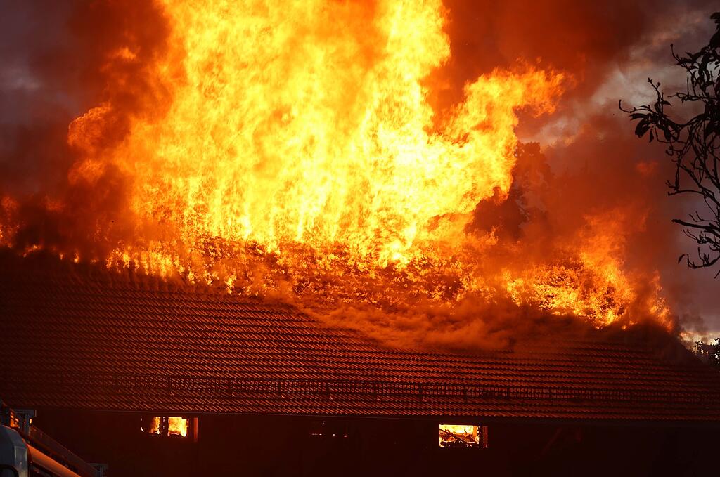 Bis zu zwei Millionen Euro Schaden nach Brand in Lagerhalle | Abendzeitung München