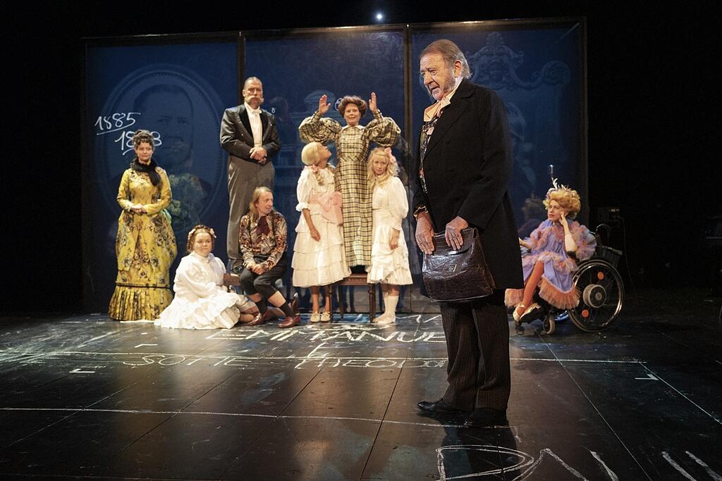 Jan Bosse über "Effingers" in den Kammerspielen: Die Weltgeschichte im ...