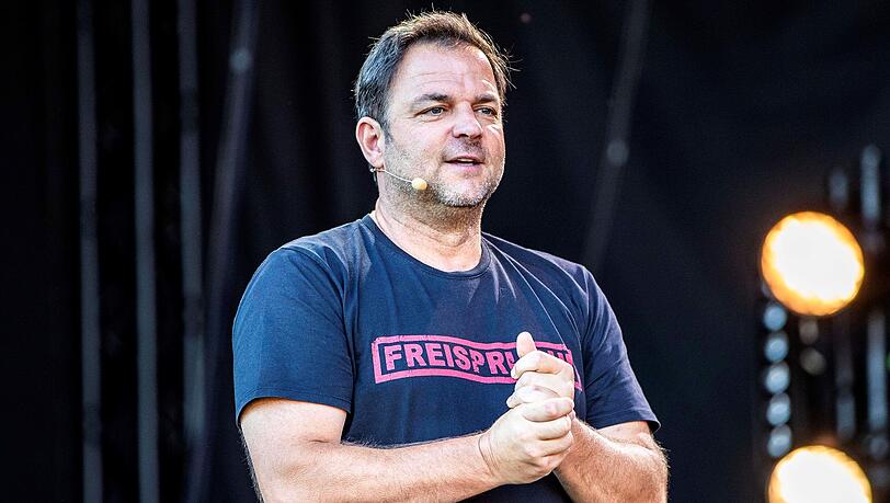 Martin Rütter lacht über Verschwörungstheorie: "Bitte geh zum Arzt ...