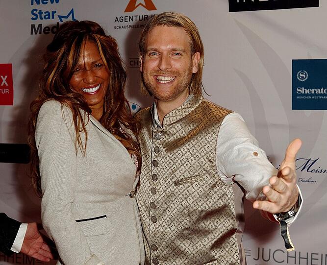 Trachtentrends: Naddel und Micaela Schäfer feiern im Dirndl ...