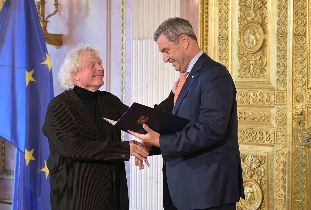Dirigent Sir Simon Rattle erhält Maximiliansorden | Abendzeitung München