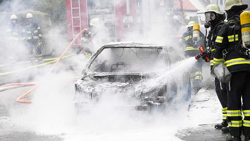 Peugeot 307 brennt in Freimann komplett aus | Abendzeitung München