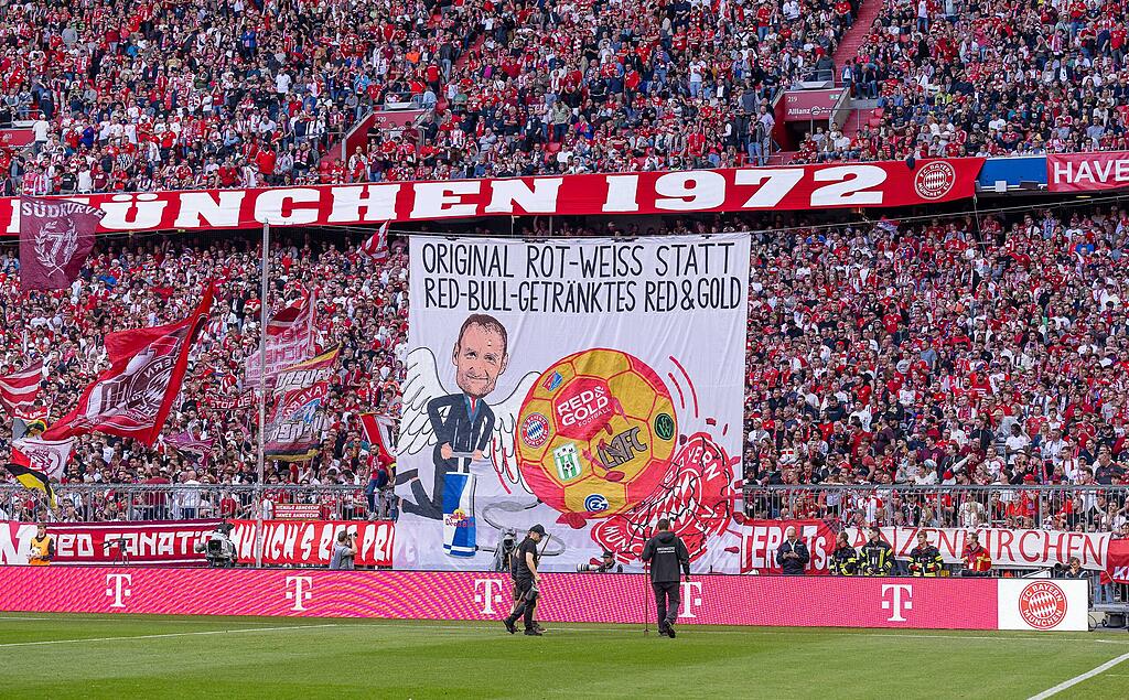 Red Bull Bayern München? Das steckt hinter dem Banner der Ultras ...