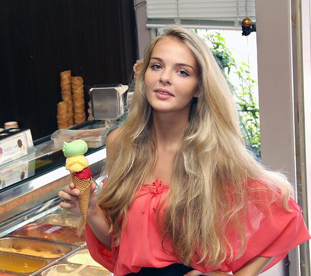 Schöne Münchnerin: Top 10 - Sina sorgt für Aufsehen | Abendzeitung München