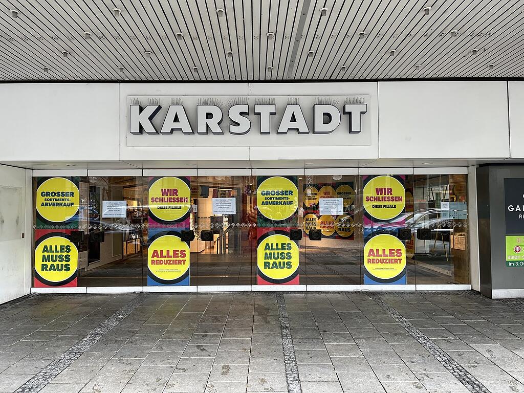 Galeria Karstadt Kaufhof am Bahnhof: Chaos vor der Schließung ...