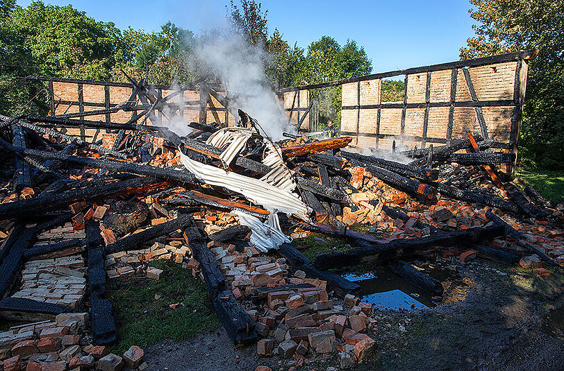 Brandstiftung bei Künstlerpaar in Jamel - Neonazis in Verdacht ...