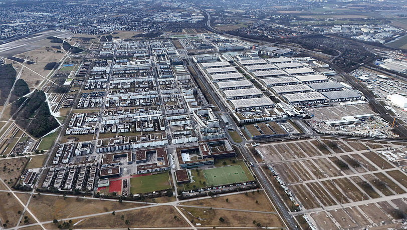 Mit SS-Runen und Hakenkreuz: Brückenpfeiler und Lärmschutzwand ...