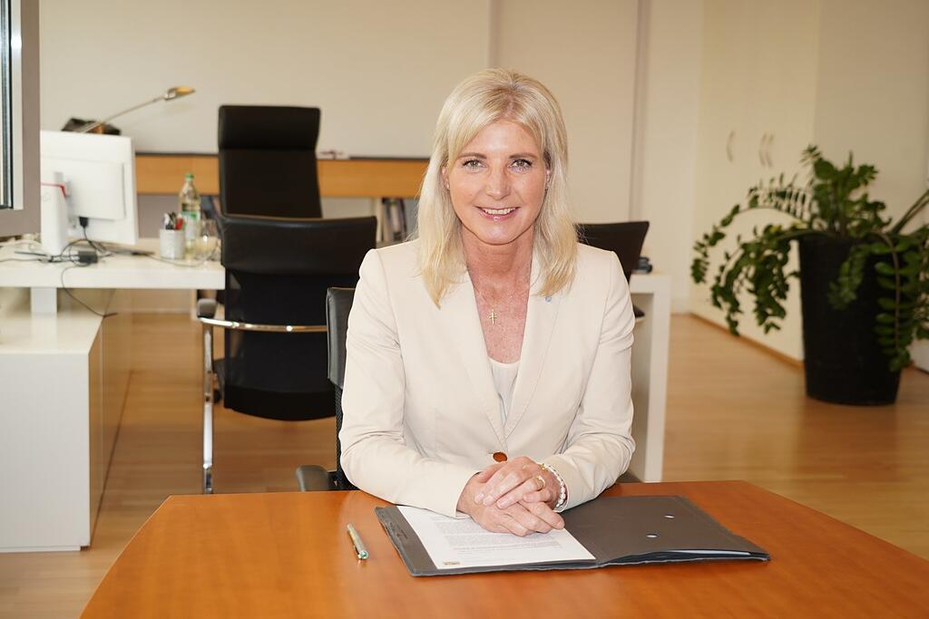 Sozialministerin Ulrike Scharf im Interview: Bayern hilft mit offenem ...