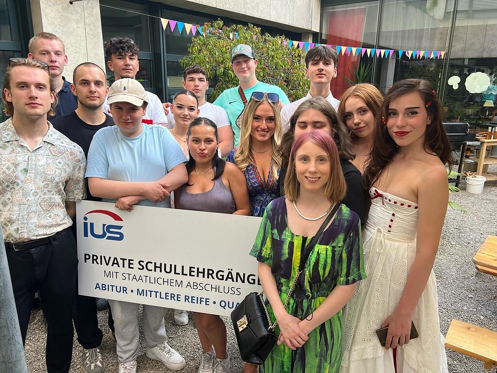 Abschluss geschafft: Glückliches Ende nach Schul-Insolvenz ...