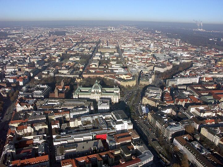 Kunst-Insel am Lenbachplatz zeigt Projekt „Shake Hands“ | Abendzeitung ...