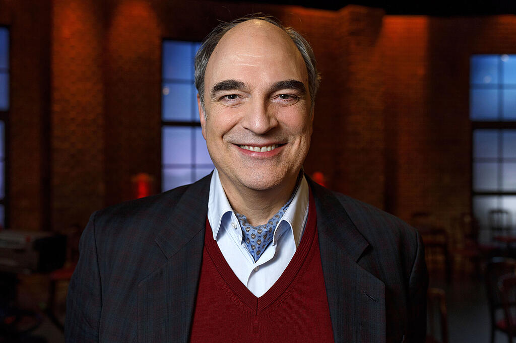 William Cohn ist tot: Sidekick von Jan Böhmermann stirbt mit nur 65 ...