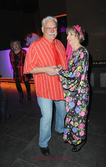 Promis feierten lustige Flower Power-Hippie-Geburtstagsparty ...