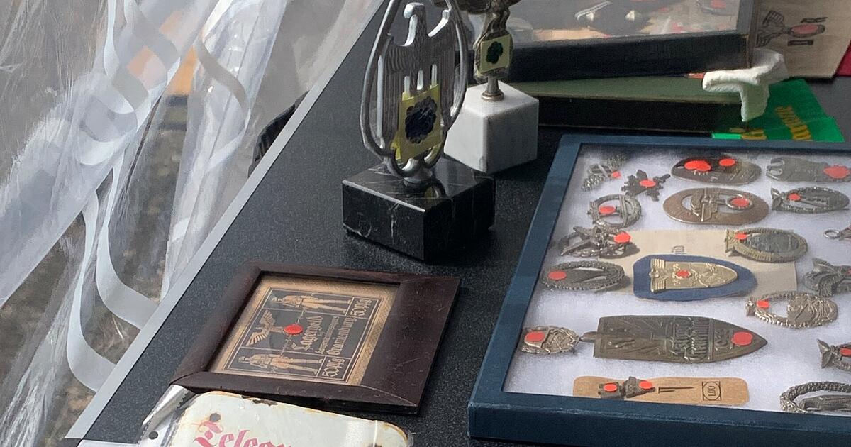 Verbotene Nazi-Ware auf Wiesn-Flohmarkt in München entdeckt ...