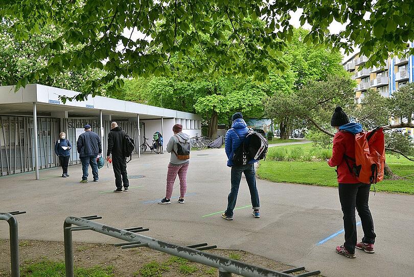 Freibad-Saison in München eröffnet: Schlange am Eingang, Biber im ...