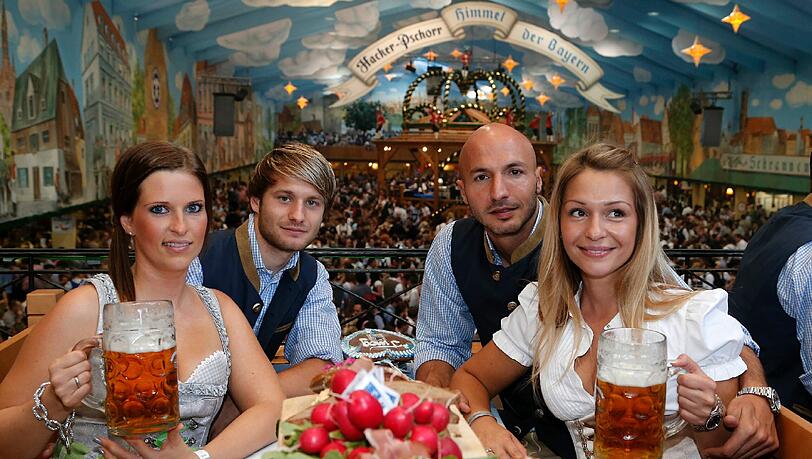 Hackerzelt: Löwen auf der Wiesn in Feierlaune | Abendzeitung München