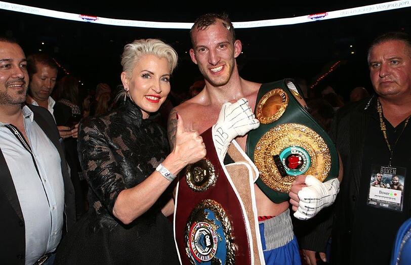 Münchner Boxer Mario Daser: Der erste Kuss als IBO-Champion ...