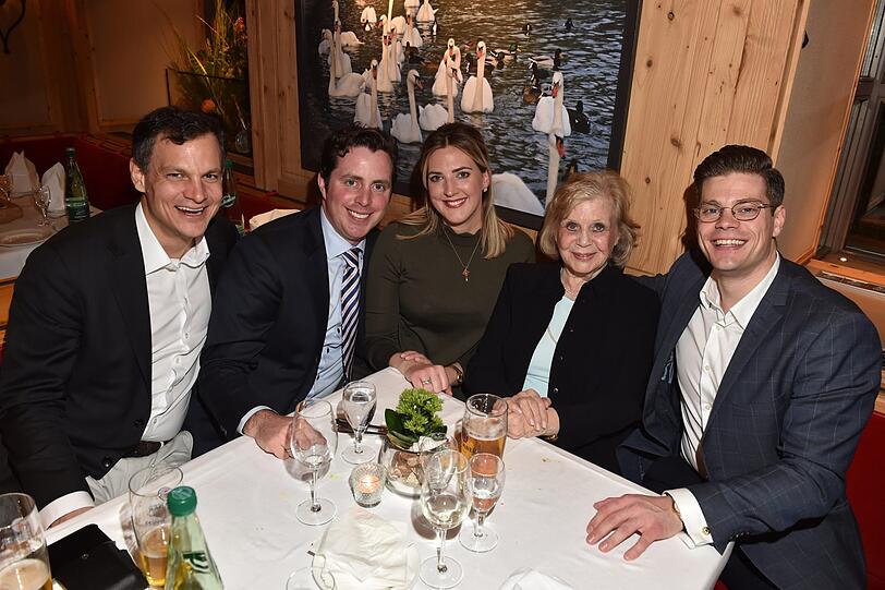 Kufflers Fish-Coktail: Society-Promis stoßen mit Joko an | Abendzeitung ...