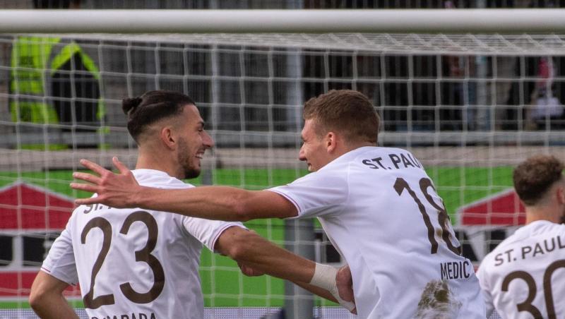 St. Pauli bleibt trotz Pausen-Rückstands Erster | Abendzeitung München