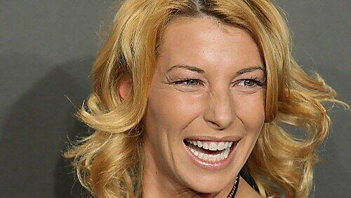 Giulia besiegelt ihr Wissen | Abendzeitung München