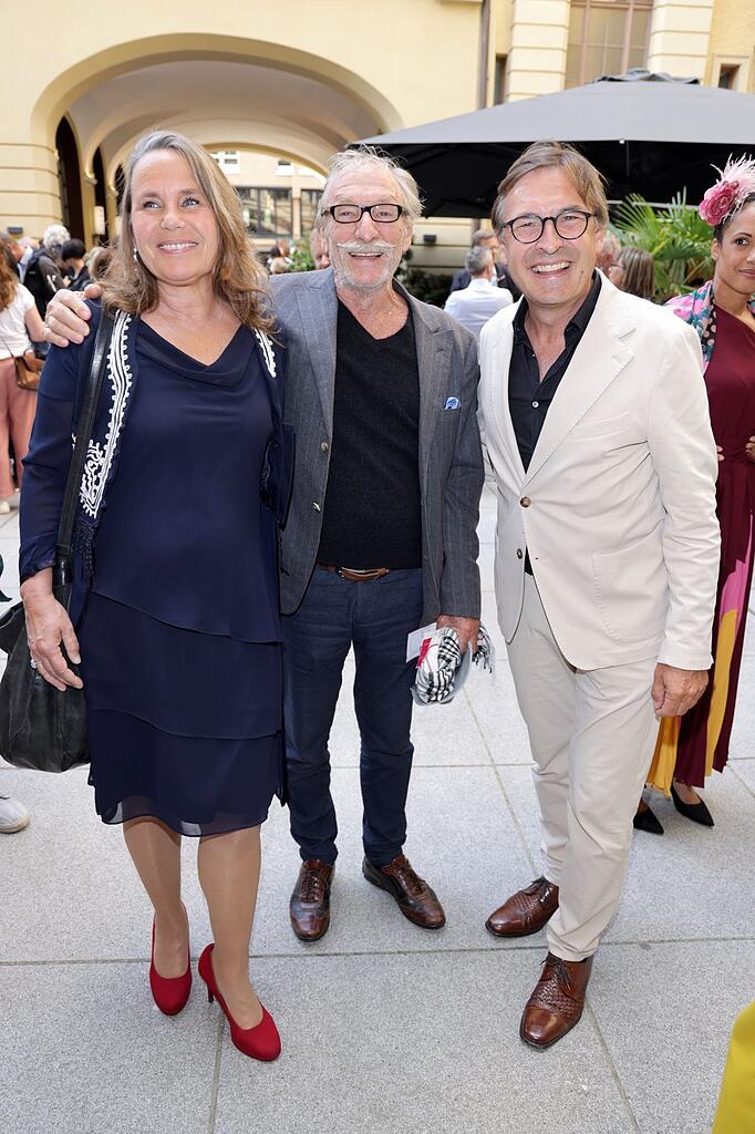 Zur Premieren-Party kommt Franz Xaver Kroetz mit Ex und Nachwuchs: "Na ...