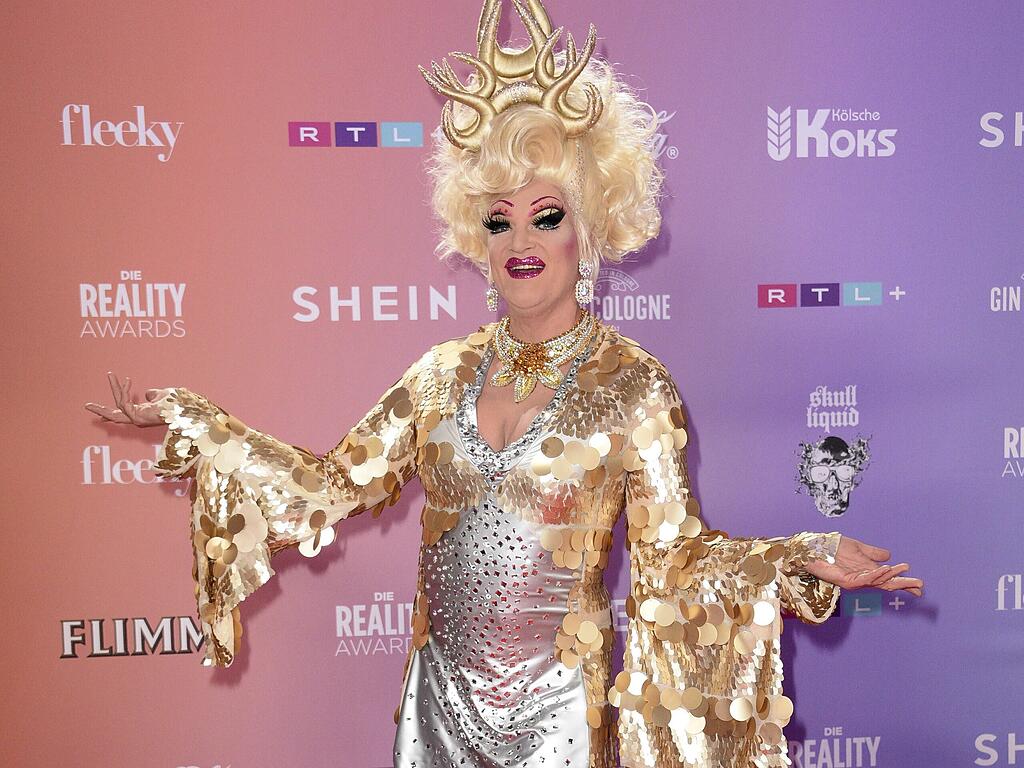 Bei Award-Show: Olivia Jones ruiniert Kleid von TV-Sternchen ...