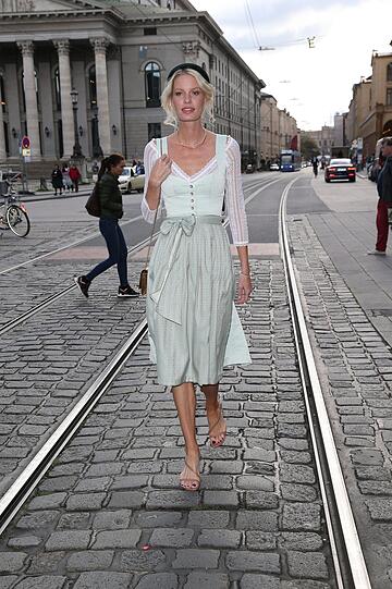 Schon vorm Anstich: Promis stoßen bei Tiffany auf die Wiesn an ...