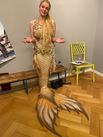 Mit Couch und großer Flosse: Albrecht von Weechs Buchvorstellung mit ...