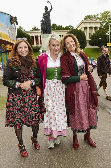 Nach dem Aus der Damen-Wiesn: So feiert Regine Sixt mit ihren Promi ...