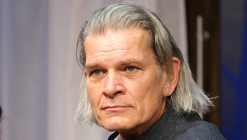 Bond-Bösewicht Götz Otto über Dreharbeiten am ZDF-Set: "Wie man ...