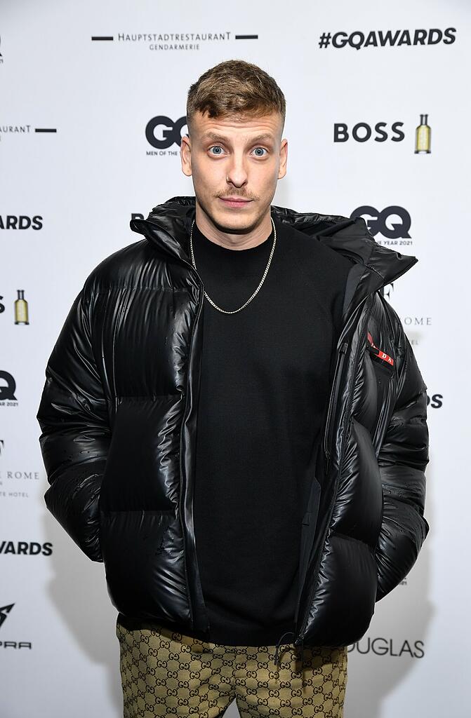 In Klinik eingeliefert: Felix Lobrecht gibt Comedy-Auszeit bekannt ...