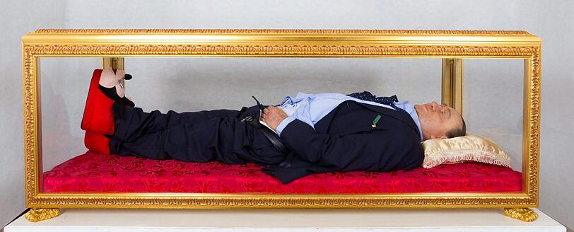 Berlusconi: Was macht er im Glassarg? | Abendzeitung München