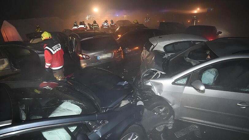 Paderborn: Nebelwand löst Massenkarambolage aus | Abendzeitung München