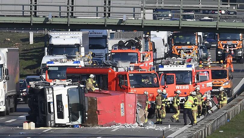 Kirchheim: Lkw-Unfall sorgt für langen Stau | Abendzeitung München