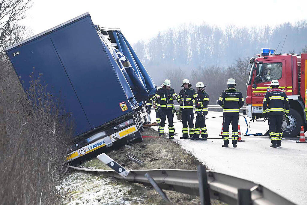 Lkw-Unfall sorgt für kilometerlangen Stau auf der A9 | Abendzeitung München
