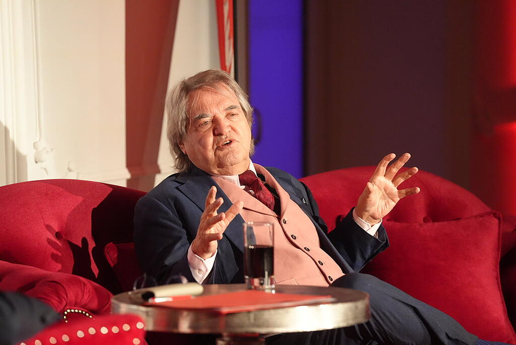 Helmut Markwort auf dem roten Sofa der AZ: Totale Fehlkonzeption bei ...