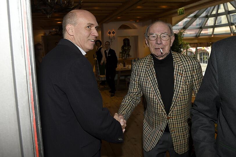 Beckenbauer lädt zum traditionellen Karpfenessen | Abendzeitung München