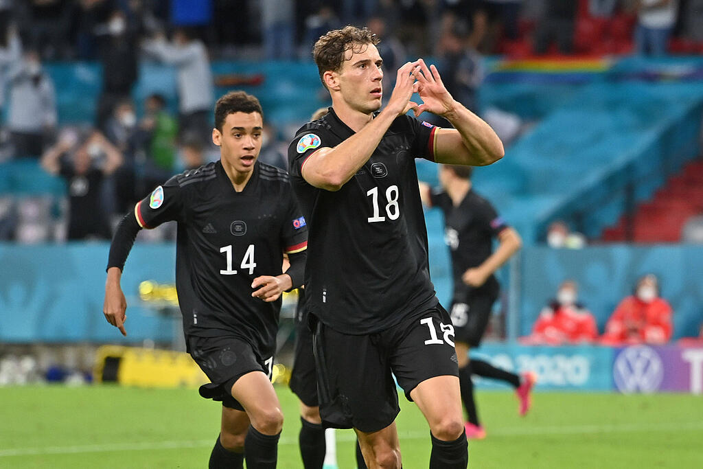 Leon Goretzka privat: Spieler des FC Bayern postet Video mit Freundin ...
