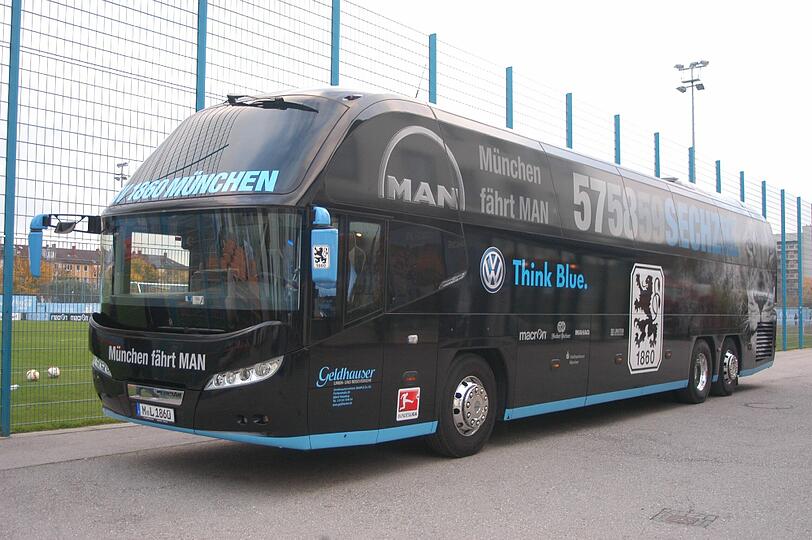 Löwen-Spieler spendieren Busfahrt nach Kaiserslautern | Abendzeitung ...