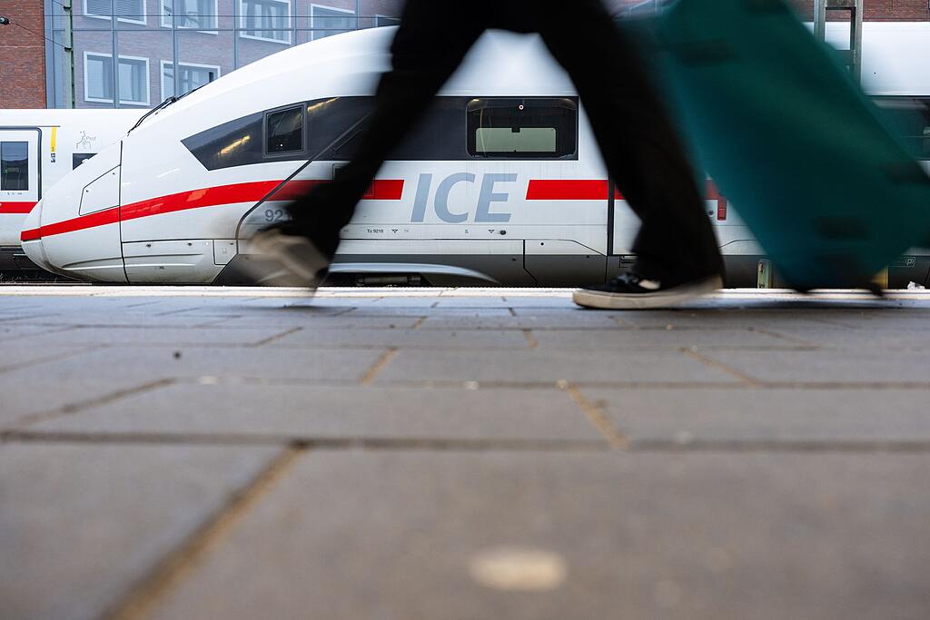 Unzumutbare Zustände für Reisende: ICE stoppt von München nach Hamburg ...