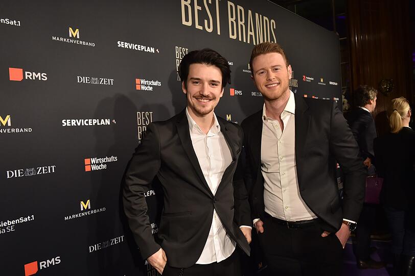 Best Brands 2018: Gerhard Schröder mit seiner neuen Freundin und Promis ...