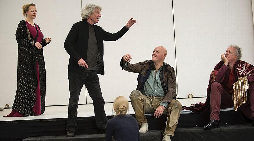 Unter lauter Menschen | Abendzeitung München