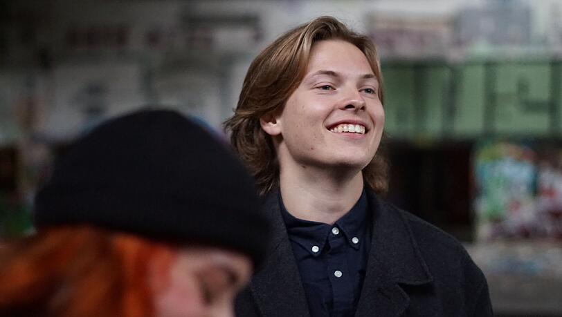 Gabriel Kelly hat berühmte Freundin: Familien-Spross tanzt verliebt bei ...