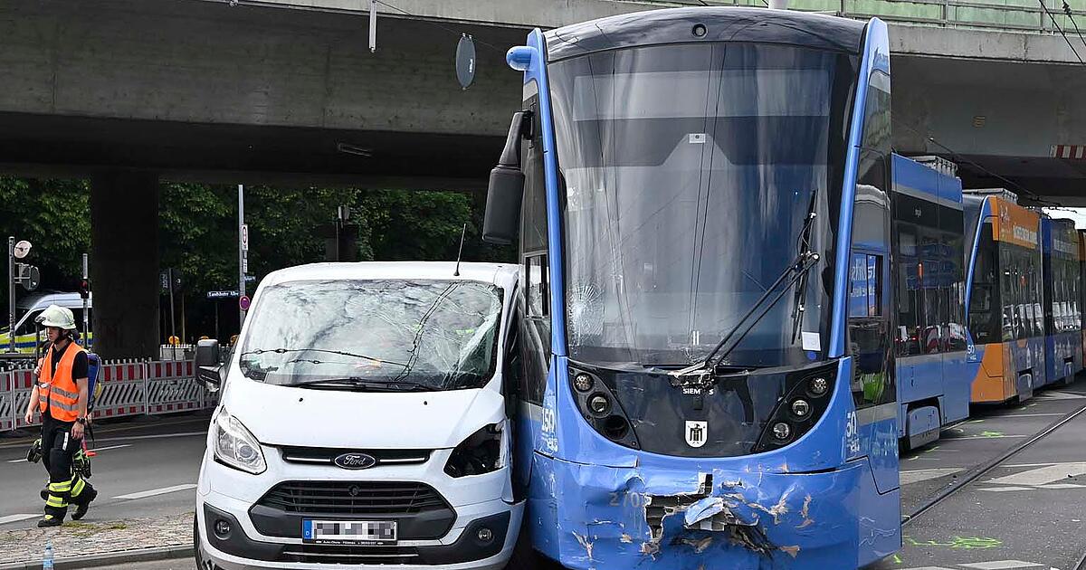 Mitten in München: Tram kollidiert mit Lieferwagen – mehrere Verletzte ...