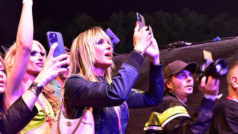 Heidi Klum feiert mit Tausenden beim CSD in Mini-Hotpants ...