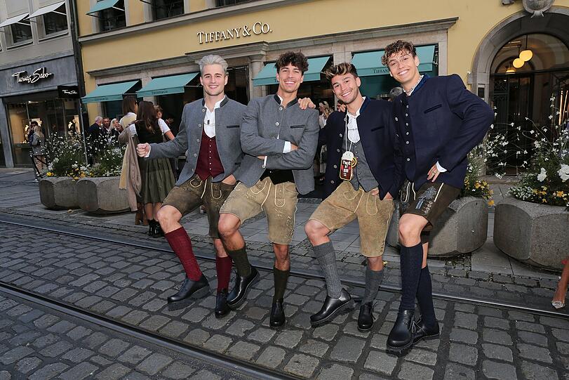 Schon vorm Anstich: Promis stoßen bei Tiffany auf die Wiesn an ...