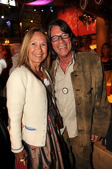 Baldessarini Promi-Wiesn im Weinzelt | Abendzeitung München