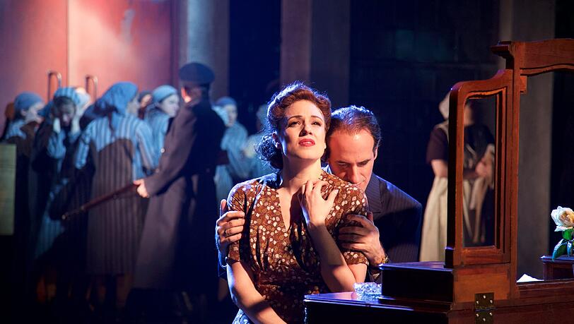 Die Uraufführung von "Frau Schindler" in der Reithalle | Abendzeitung ...