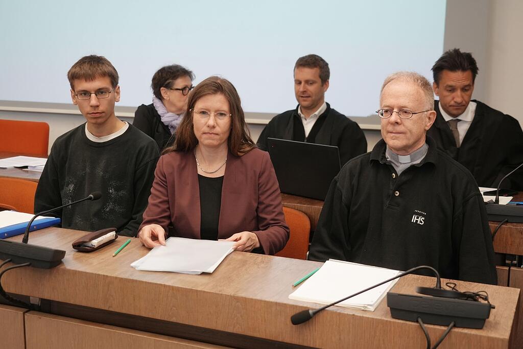 Prozess in München: Klima-Kleberin weint vor Gericht | Abendzeitung München Prozess in München: Klima-Kleberin weint vor Gericht | Abendzeitung München