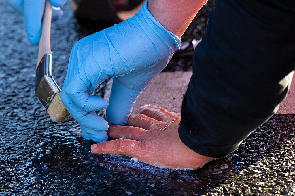 Klimakleber: So löst die Münchner Polizei sie von der Straße ...
